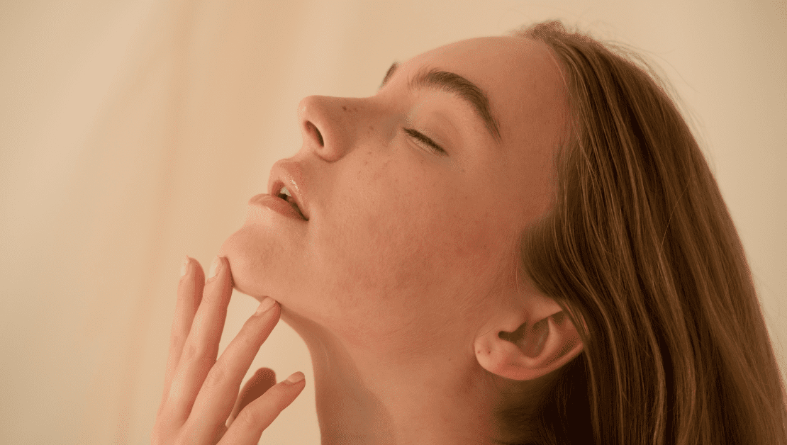 Mewing y Chewing: Relación con el Desarrollo Facial y Ortodoncia